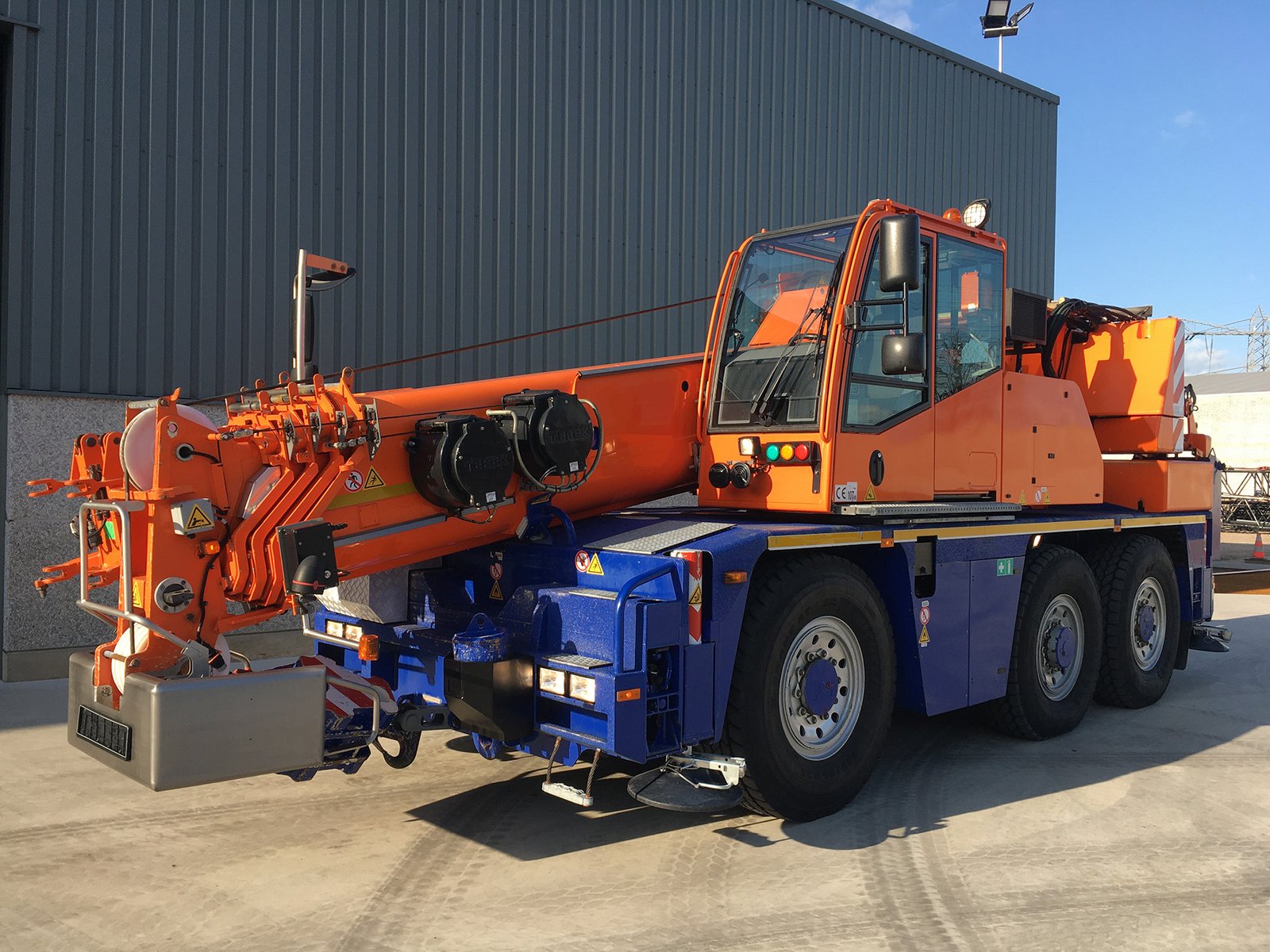 DEMAG AC40 City Crane - HEAVY LIFTERS